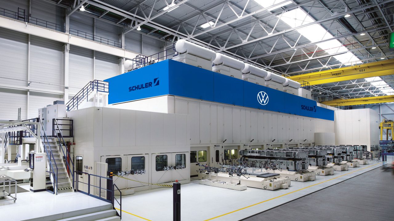 Uma nova linha XL nas prensas Ι Volkswagen Autoeuropa